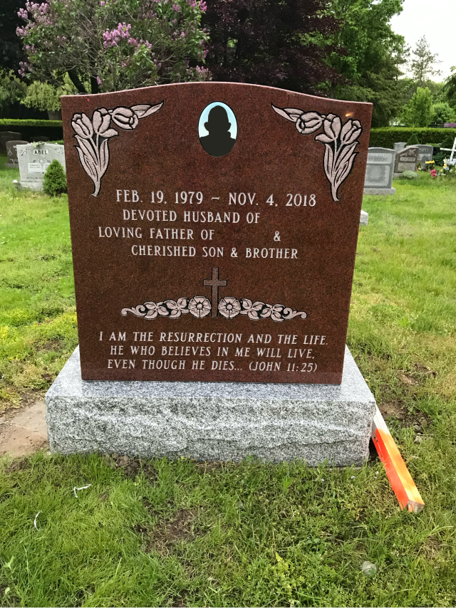 Custom Granite Memorial Monuments